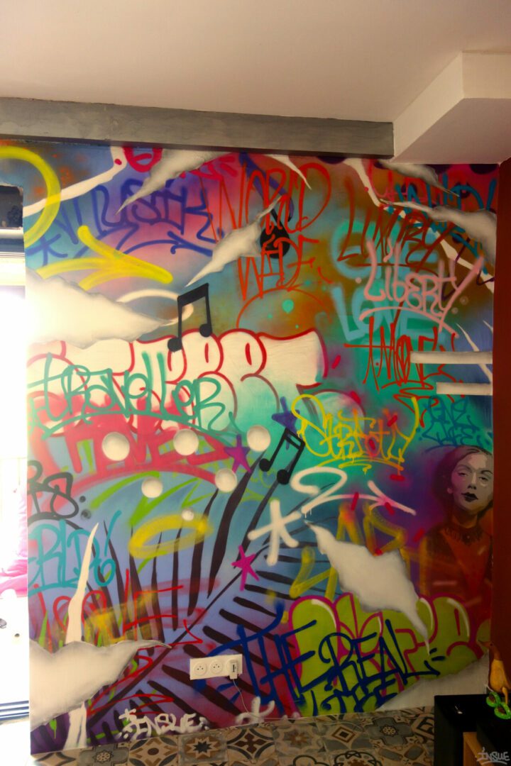 Fresque graffiti Pop-art salon | Coloriz déco by Insue
